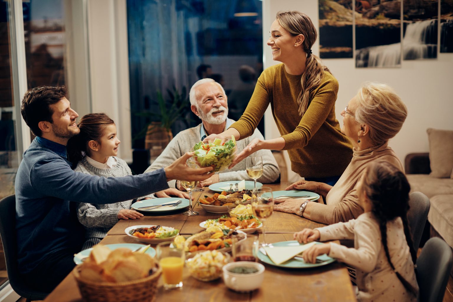 Why Family Dinners Matter: The Science of Eating Together – CCParent